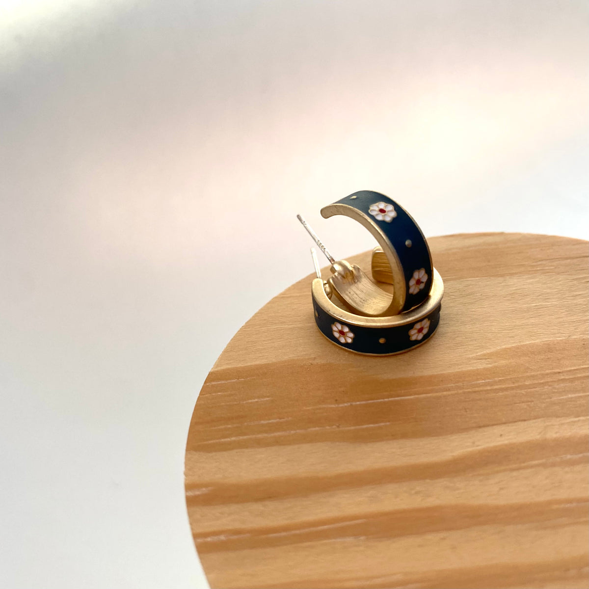 “Hoopsy Daisy” Huggies – Honey and Bananas